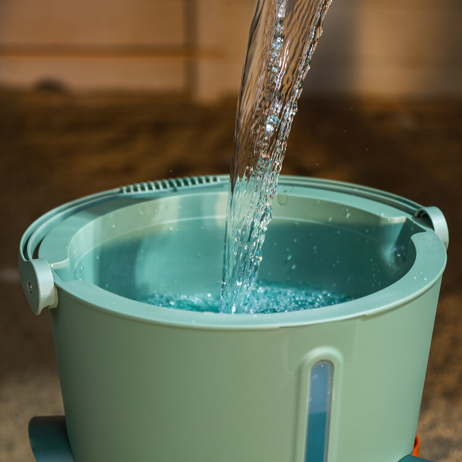 Insulated Stay Clean Chicken Waterer that keeps water fluid in the ...