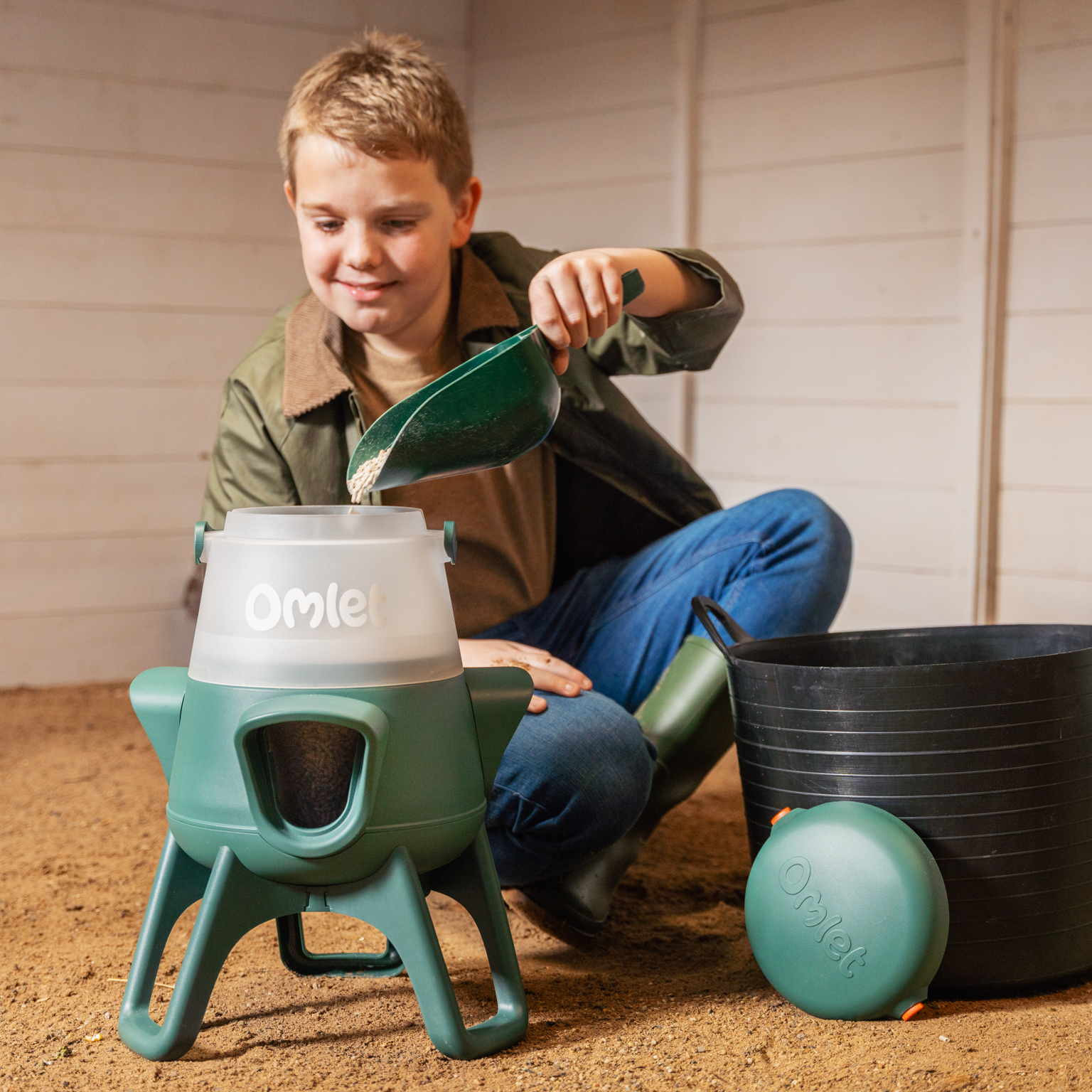 No Waste Chicken Feeder - No Spill, Anti-Bully | Omlet